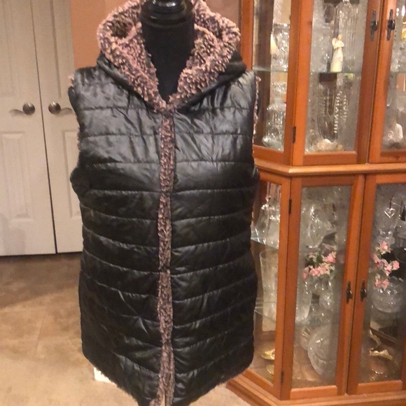 Coco + Carmen | Jackets & Coats | Cococarmen Hooded Quilted Curly Faux Fur Lined Vest | Poshmark